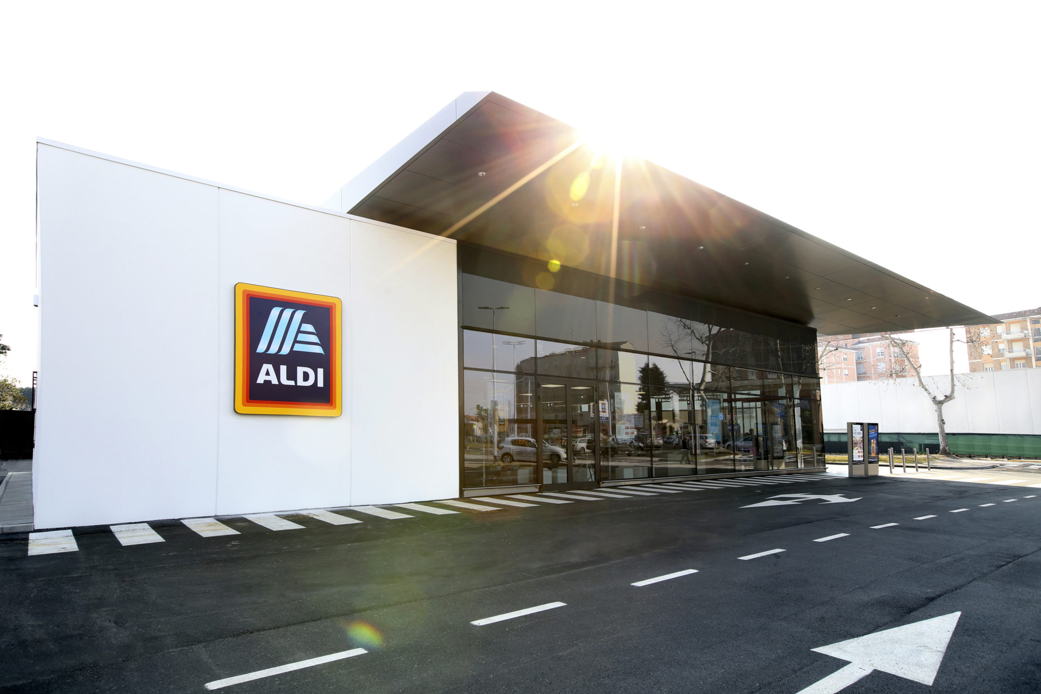 Aldi, la catena tedesca di discount sbarca in Italia con 45 punti vendita