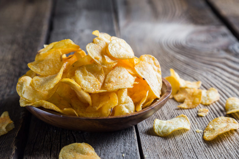 Patatine classiche, rustiche o light: il confronto tra marchi