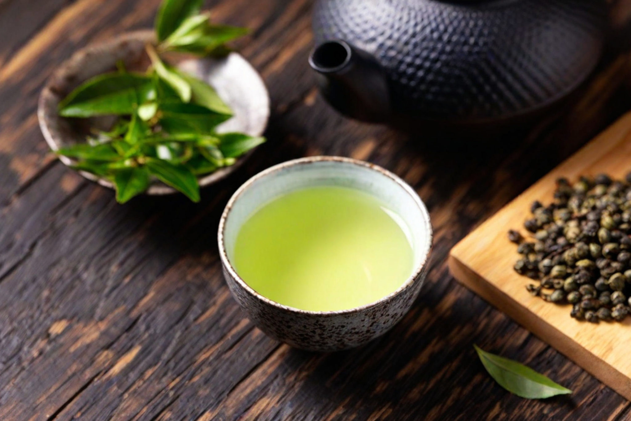 Come preparare il tè: temperatura, tempi e chimica dell'infusione