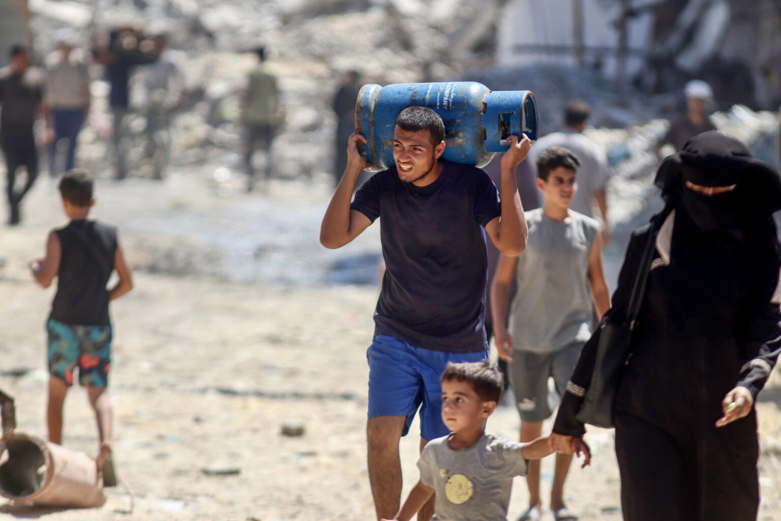 Gaza, mentre si muore di fame i contratti con Israele restano intatti